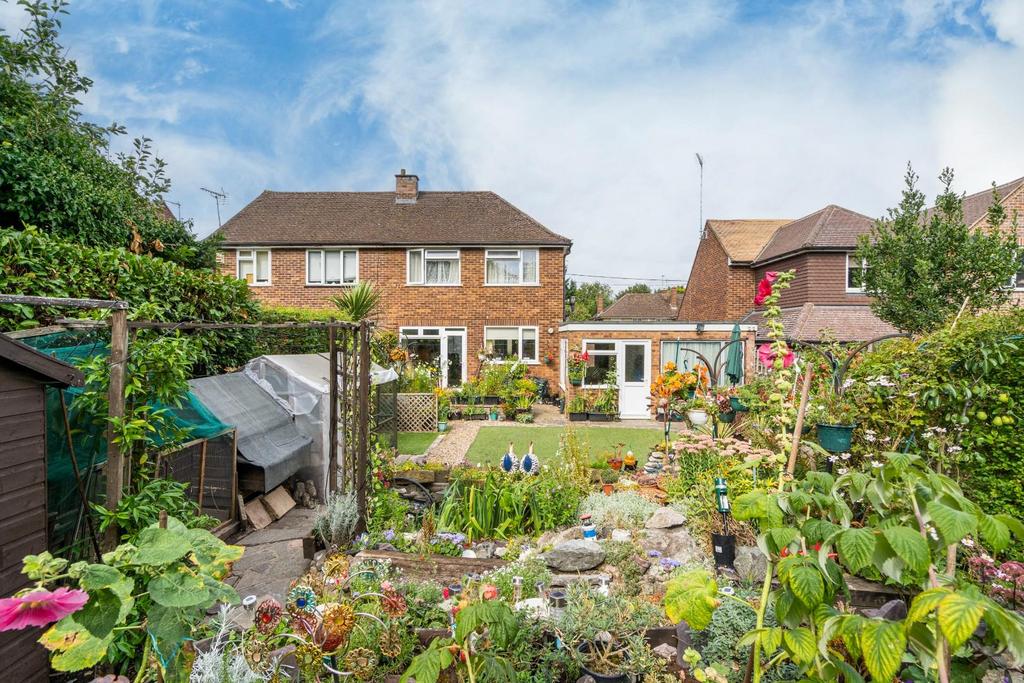 Little Reeves Avenue, Amersham... 3 bed semi-detached house - £675,000
