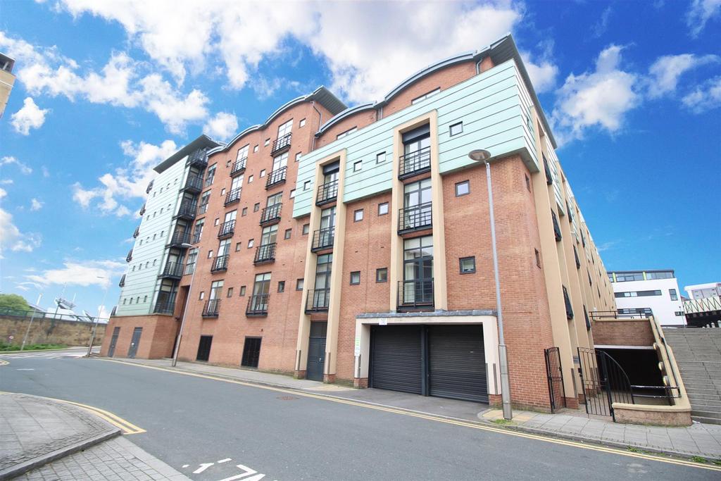 Curzon Place, Quayside, Gateshead 1 bed apartment - £750 pcm (£173 pw)