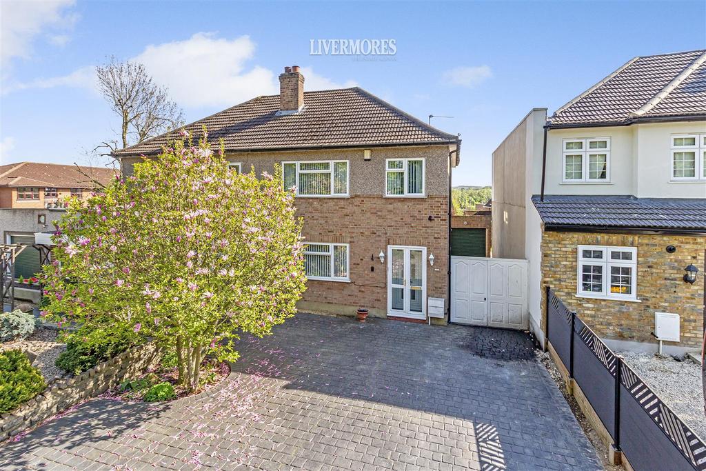 London Road, Crayford, Kent 3 bed semi-detached house - £425,000