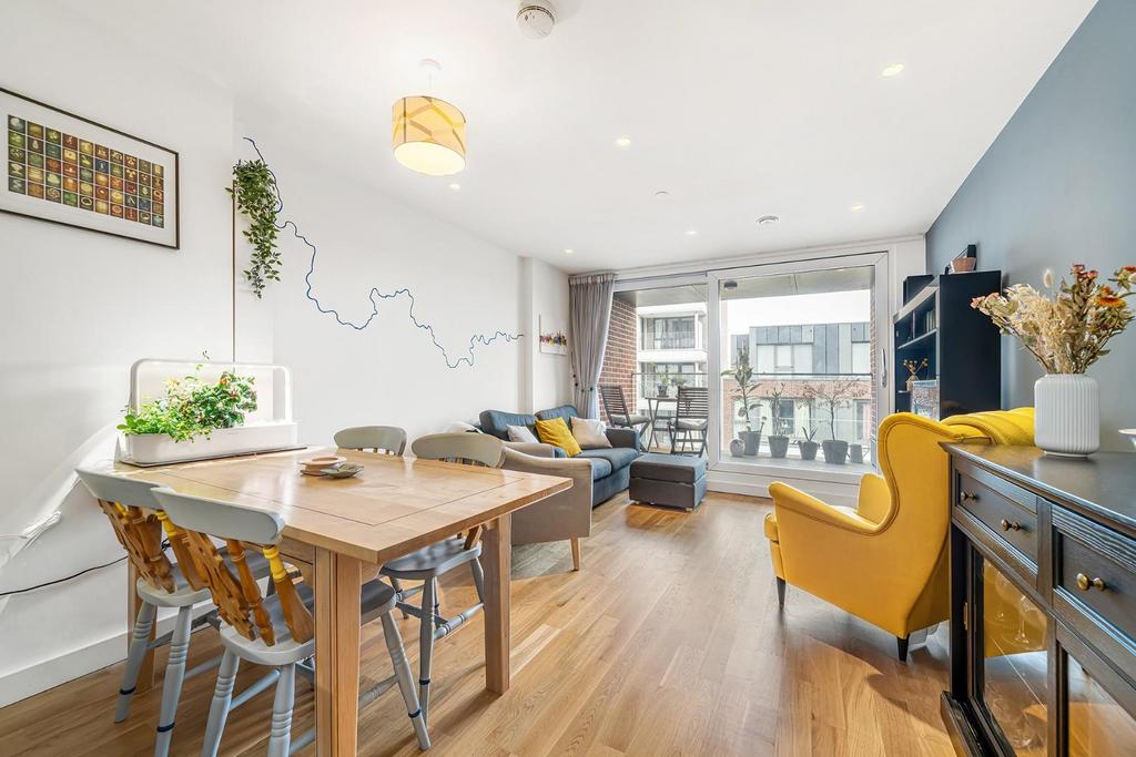 Ferrier Apts, Clapham Road, SW9 2 bed flat - £650,000