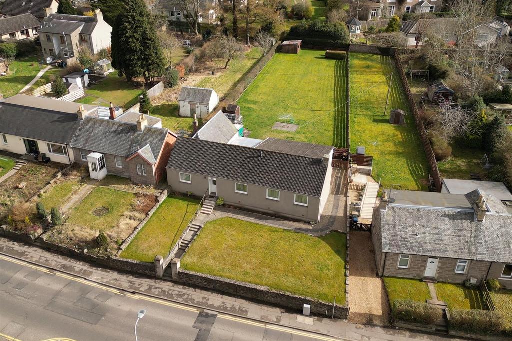 Perth Road, Scone, Perth 3 bed detached house - £198,000