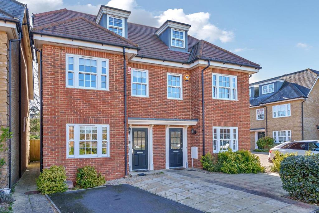 Century Way, Beckenham 4 bed semi-detached house - £725,000