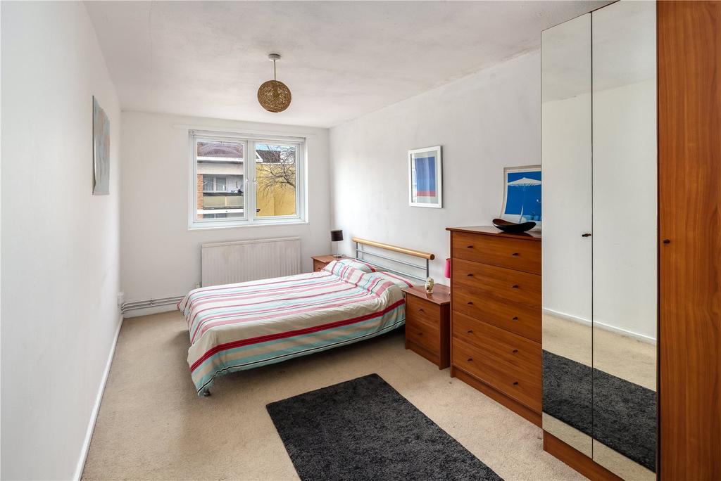 Leadenham Court, 19 Spanby Road... 1 bed flat - £250,000