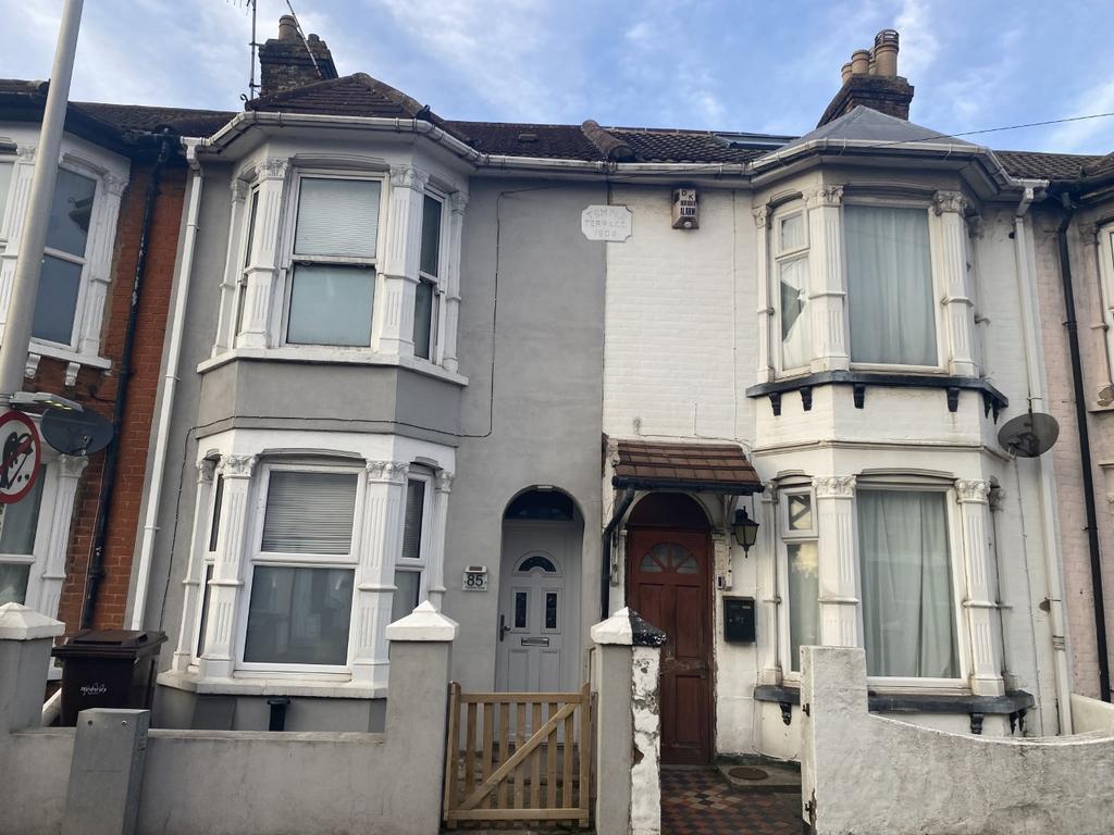 Rainham Road, Gillingham, ME7 3 bed terraced house - £1,475 pcm (£340 pw)
