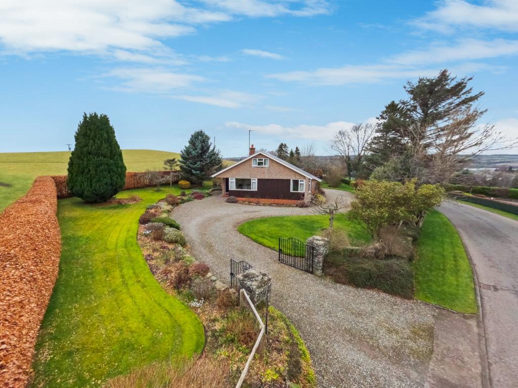 Muckhart Road, Dunning, Perthshire... 2 bed bungalow - £310,000