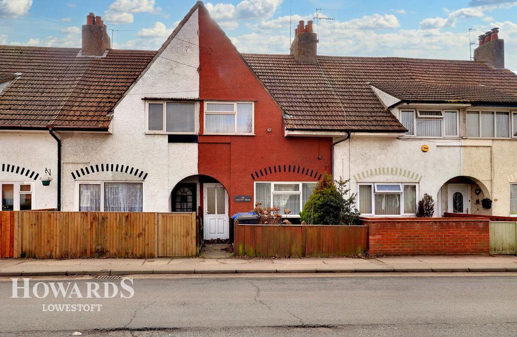 Victoria Road, Lowestoft 2 bed terraced house - £155,000
