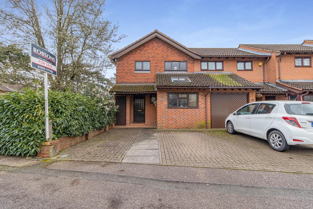 Chenies Way, Watford, Herts, WD18 6UW 3 bed terraced house for sale - £ ...