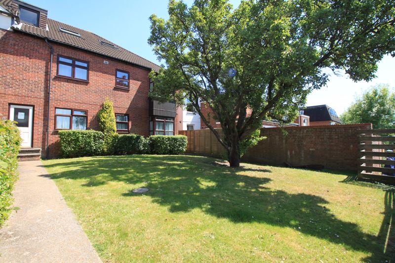19-21, Bullar Road, Southampton SO18 1 bed ground floor flat - £120,000