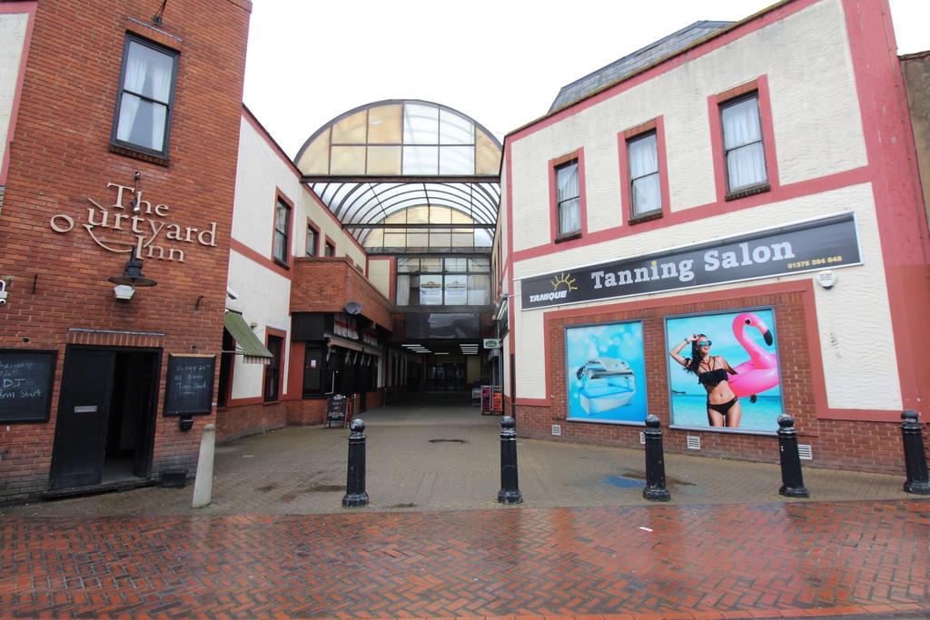 Queensgate Centre, Orsett Road, Grays 1 bed apartment for sale - £135,000