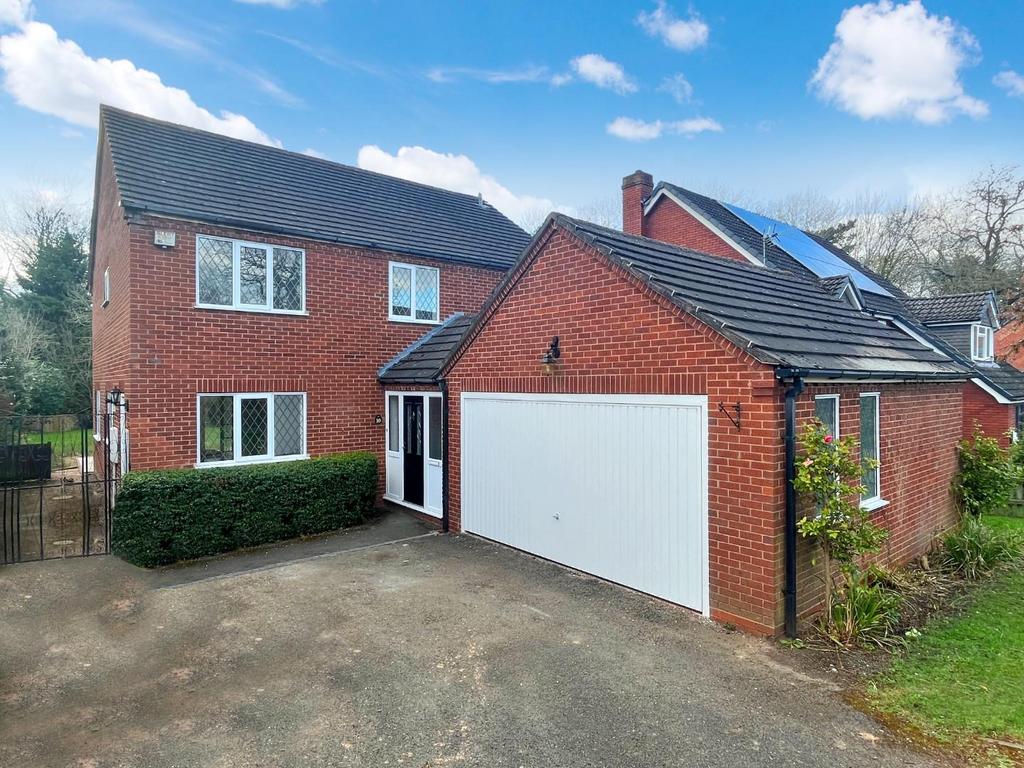 Outwood Close, Redditch 4 bed house - £1,700 pcm (£392 pw)