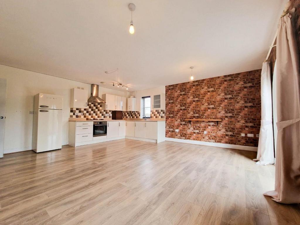 Greenaways, Ebley, Stroud, GL5 4UN 2 bed flat - £900 pcm (£208 pw)