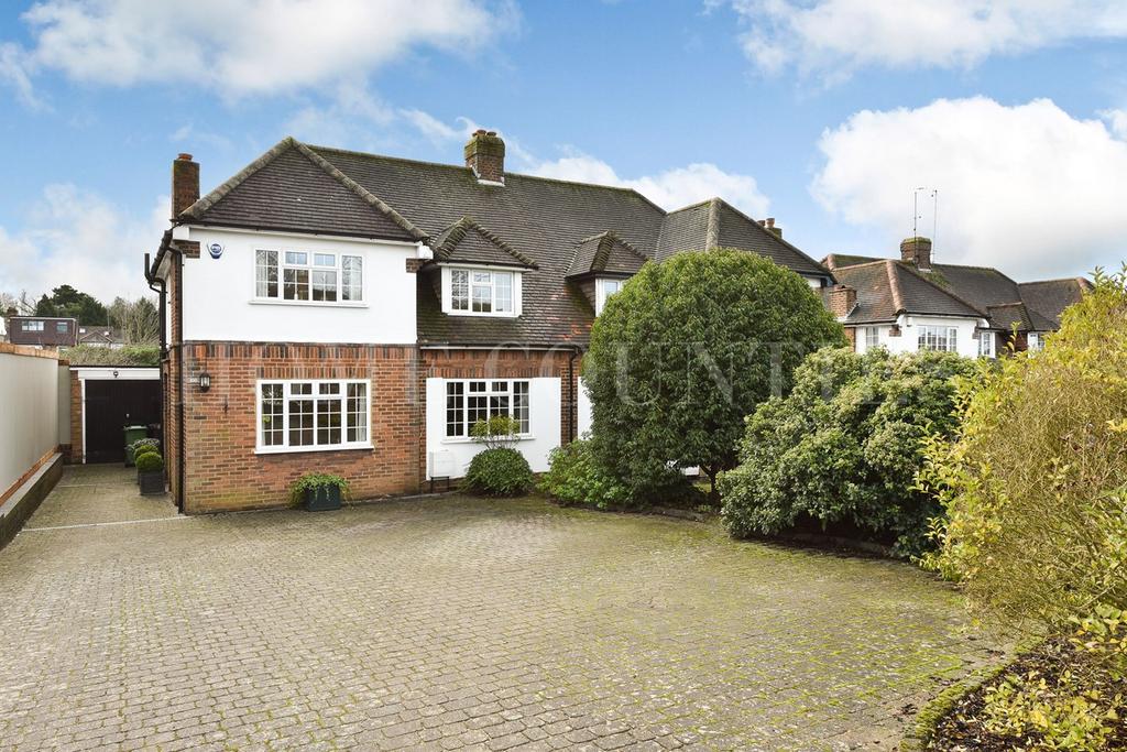 Billy Lows Lane, Potters Bar, EN6 3 bed semi-detached house - £879,950