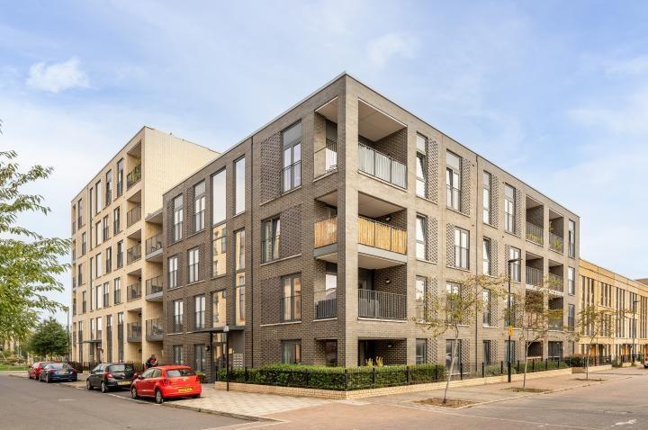 Flat 3, 15 Bramah Road, London, SW9 6FP 2 bed flat - £440,000