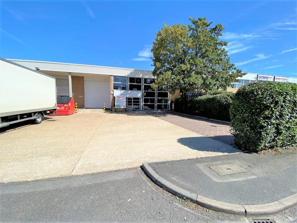 Unit 7, Brooklands Close... Industrial unit - £9,298 pcm (£2,146 pw)