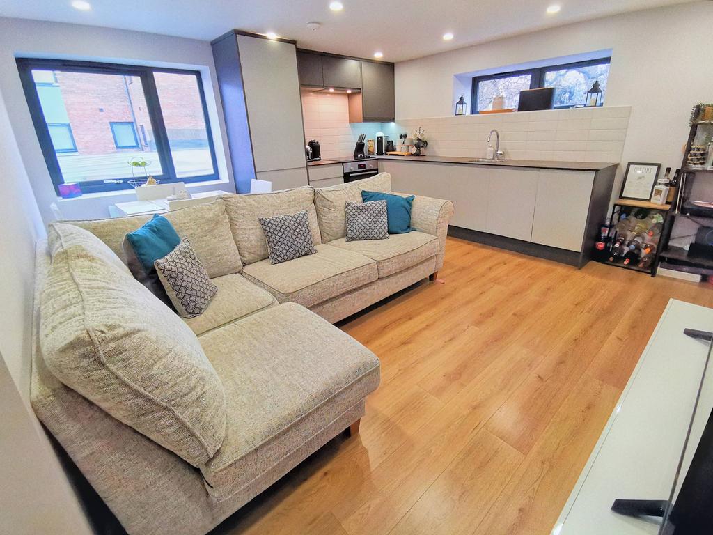 Moss road, Colchester CO3 2 bed apartment - £200,000