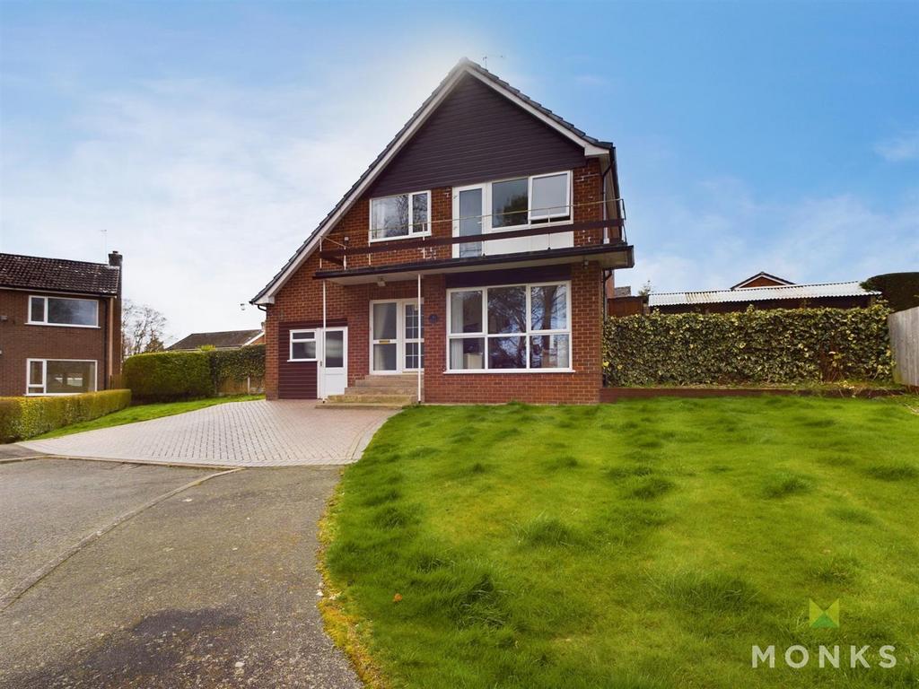 Mount Crescent, Oswestry 3 bed detached house - £350,000