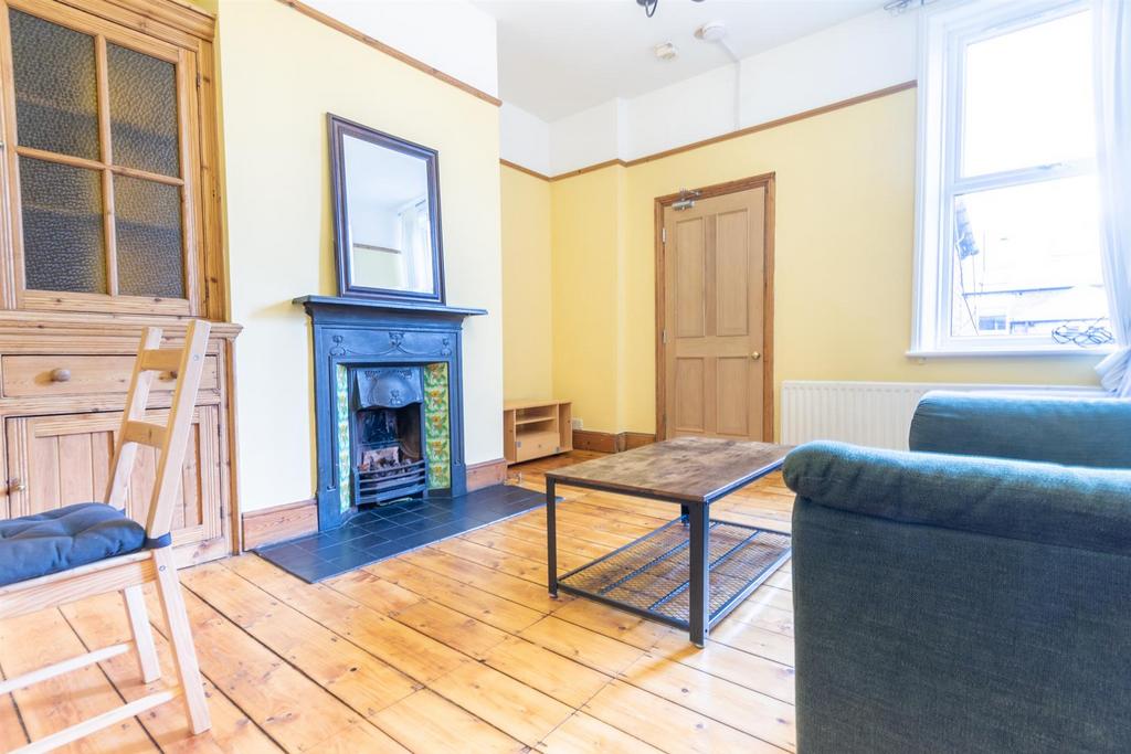 Fairfield Road, Jesmond 3 bed flat - £245,000