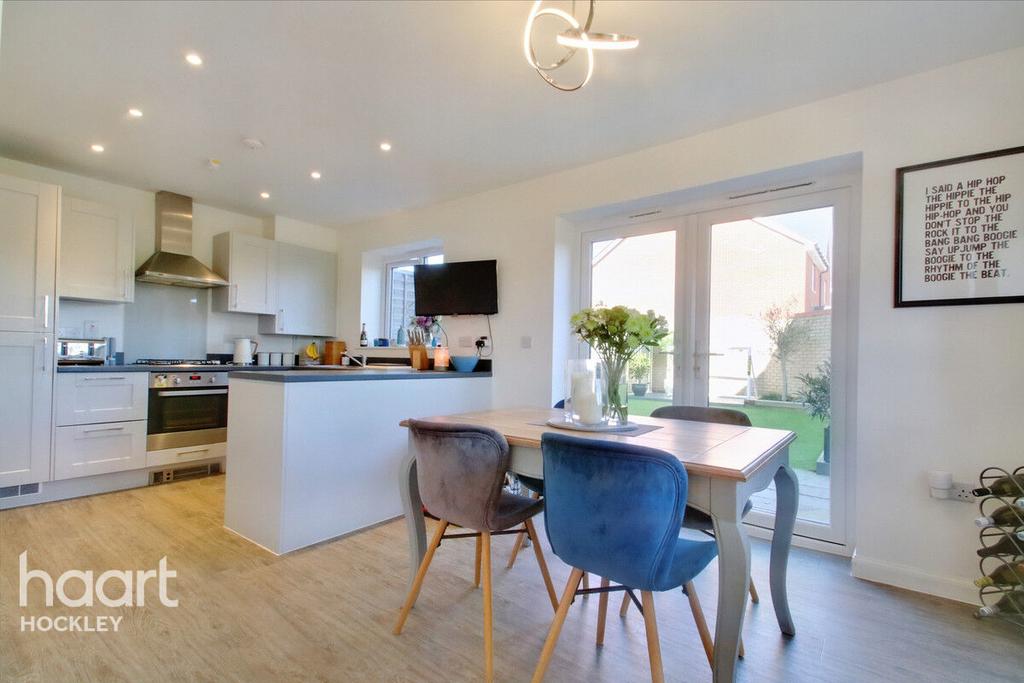 George Court, ROCHFORD 3 bed semi-detached house for sale - £450,000