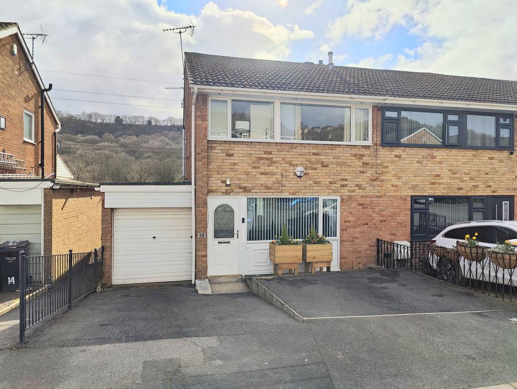 Copley Glen, Halifax HX3 3 bed end of terrace house - £245,000