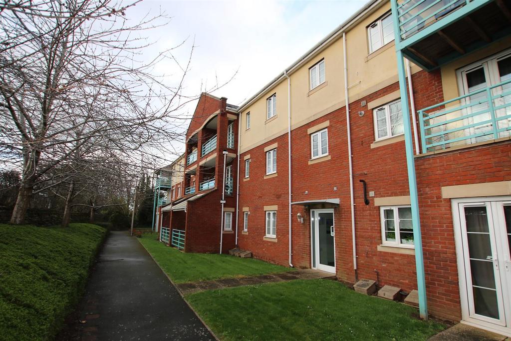 Russell Walk, Exeter 2 bed property - £1,075 pcm (£248 pw)