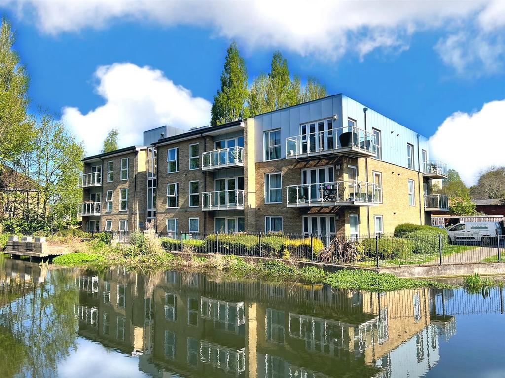 Basildon Court Croxley Road Hemel 1 Bed Flat £120 000