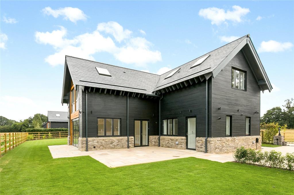 Redling Drive, Bovingdon, Hemel... 3 bed detached house - £1,350,000