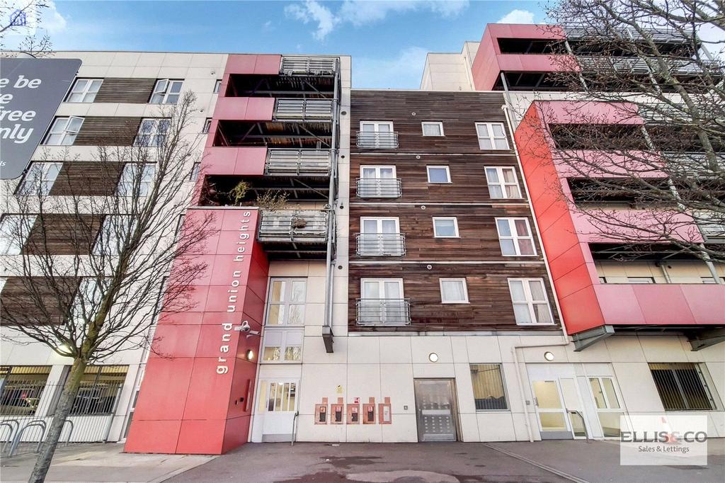 Northwick Road, Wembley, HA0 2 bed apartment - £1,800 pcm (£415 pw)