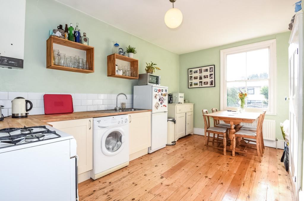 Athenlay Road SE15 2 bed flat - £1,650 pcm (£381 pw)