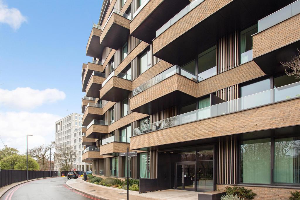 5 Wood Crescent, London, W12 2 bed flat - £1,150,000