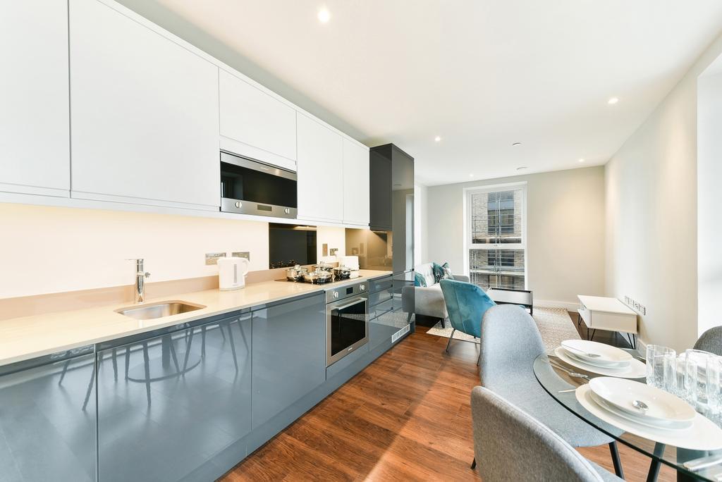Samuelson House, Greenview Court... 1 bed apartment - £1,452 pcm (£335 pw)