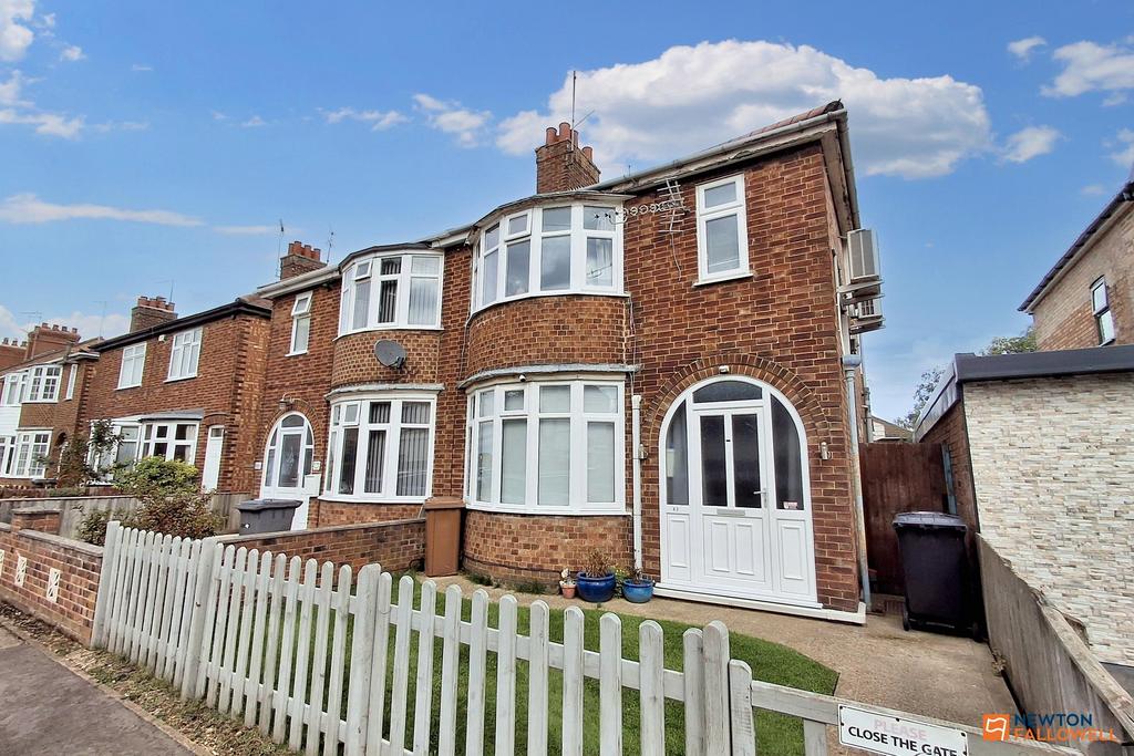 Churchfield Road, Walton... 3 bed semi-detached house - £250,000