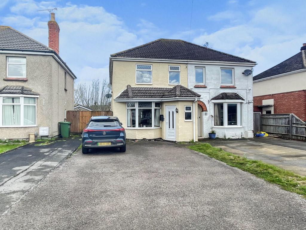 Kingsdown Road, Stratton, Swindon 3 bed semi-detached house for sale ...