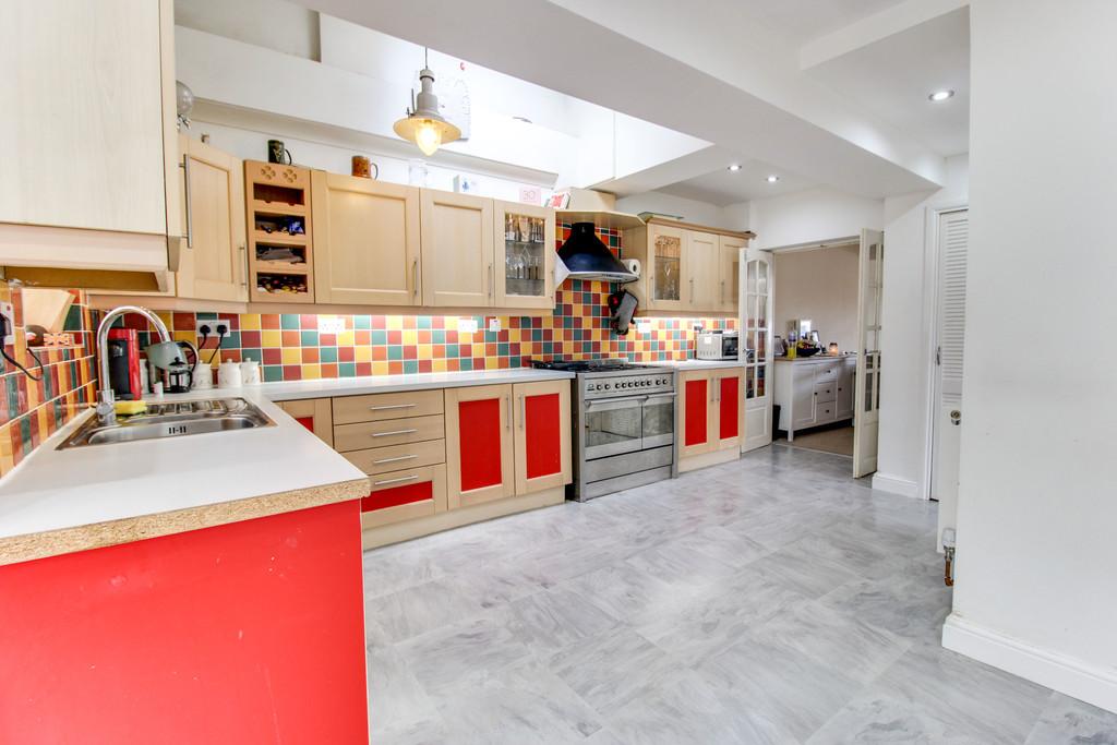 Kingsdown Road, Stratton, Swindon 3 bed semi-detached house for sale ...
