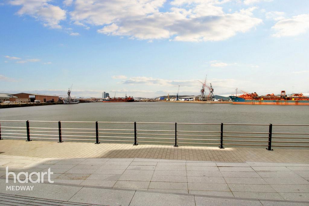 Gillingham Gate Road, Chatham 2 bed apartment - £260,000