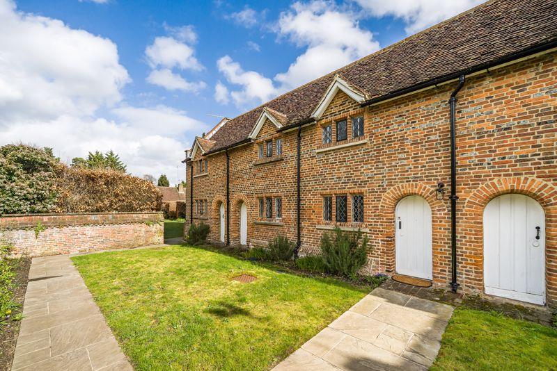 Wyatts Close, Godalming 1 bed apartment - £325,000