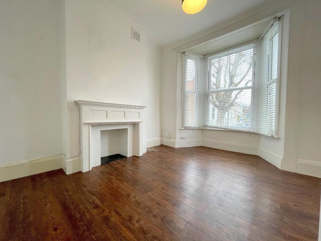 Chadwick Road, London, SE15 4PU 1 bed flat for sale - £375,000