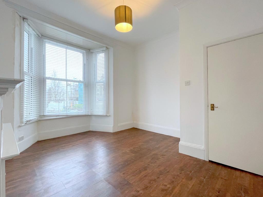 Chadwick Road, London, SE15 4PU 1 bed flat for sale - £375,000