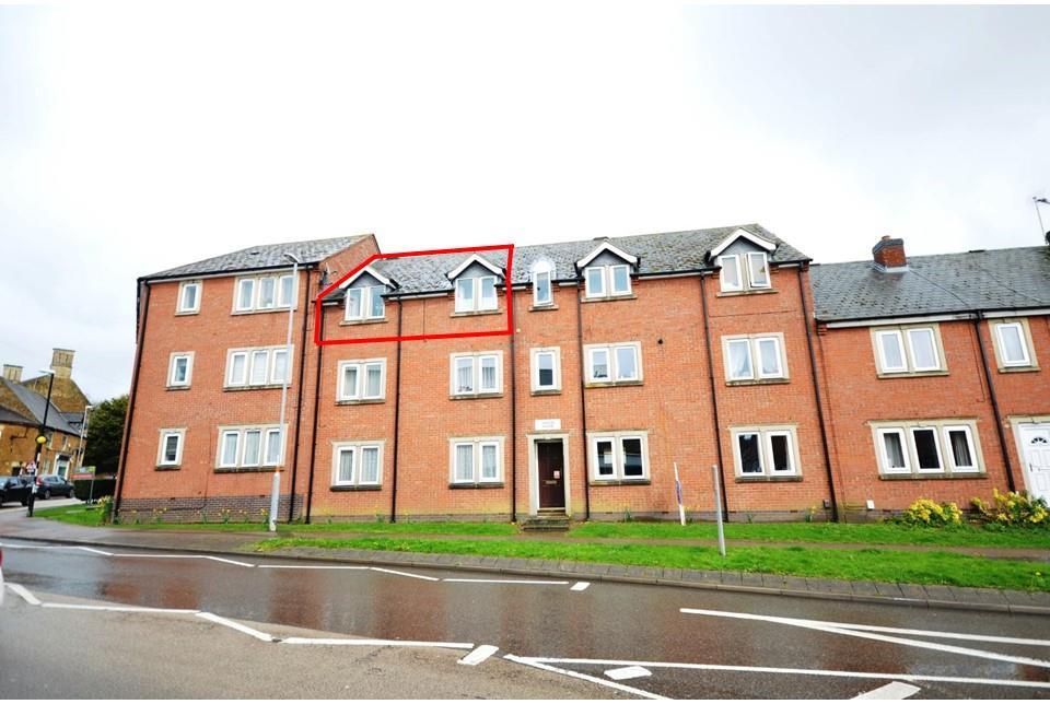 High Street, Rothwell, Kettering 2 bed property - £675 pcm (£156 pw)