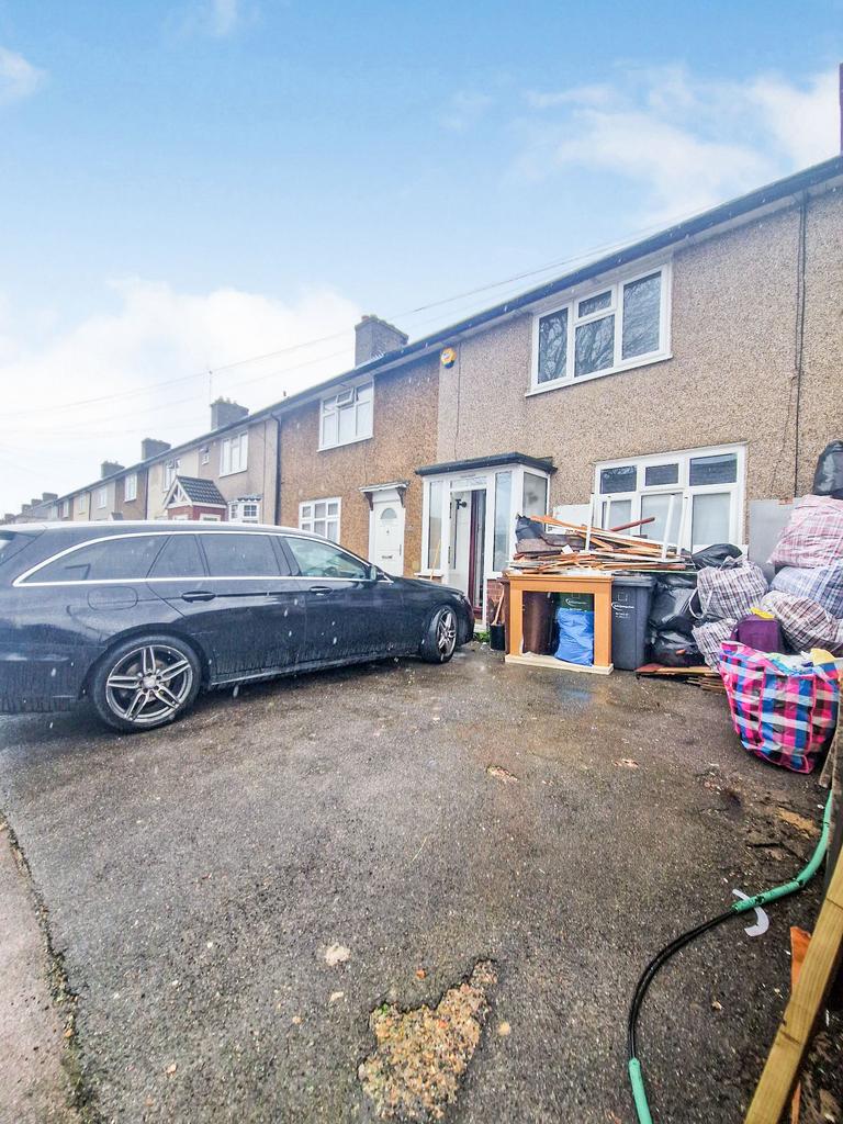 Flamstead Road, Dagenham RM9 4JL 3 bed terraced house - £2,000 pcm (£ ...