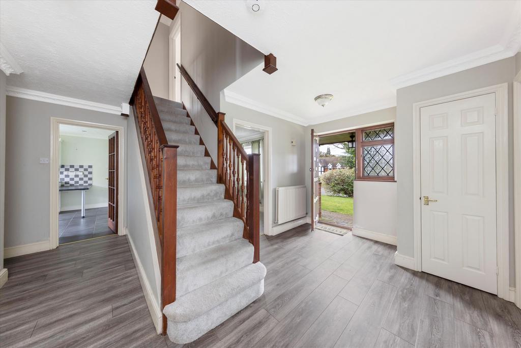 Mount Close, Fetcham, Leatherhead... 5 bed detached house - £1,295,000