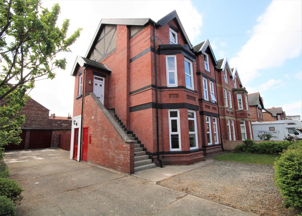 Hoscote Park, West Kirby, Wirral, Merseyside, CH48 6 bed semi-detached ...
