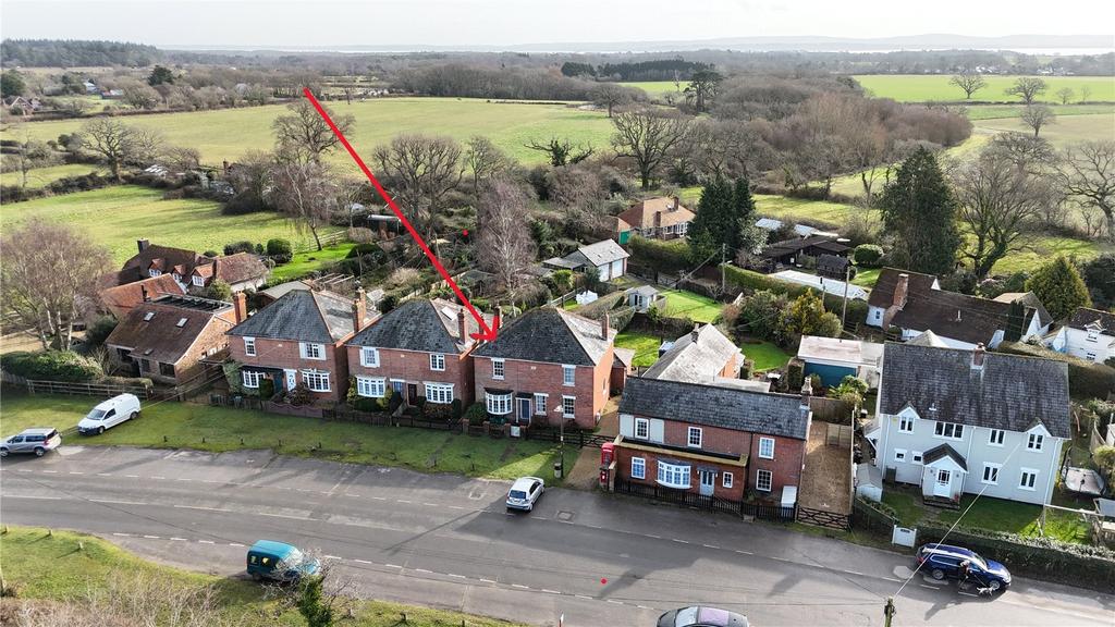 Pilley Green, Pilley, Lymington, SO41 2 bed semi-detached house - £525,000