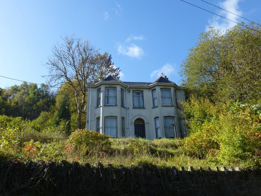 Cwmamman Road, Garnant, Ammanford... 3 bed detached house - £184,950