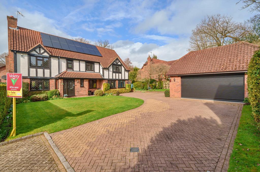 Pevensey Way, Frimley, Camberley... 5 bed detached house - £1,000,000