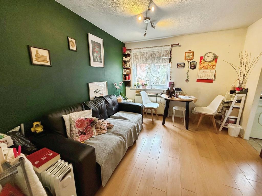 Chantrell Court, Leeds, LS2 1 bed flat - £750 pcm (£173 pw)