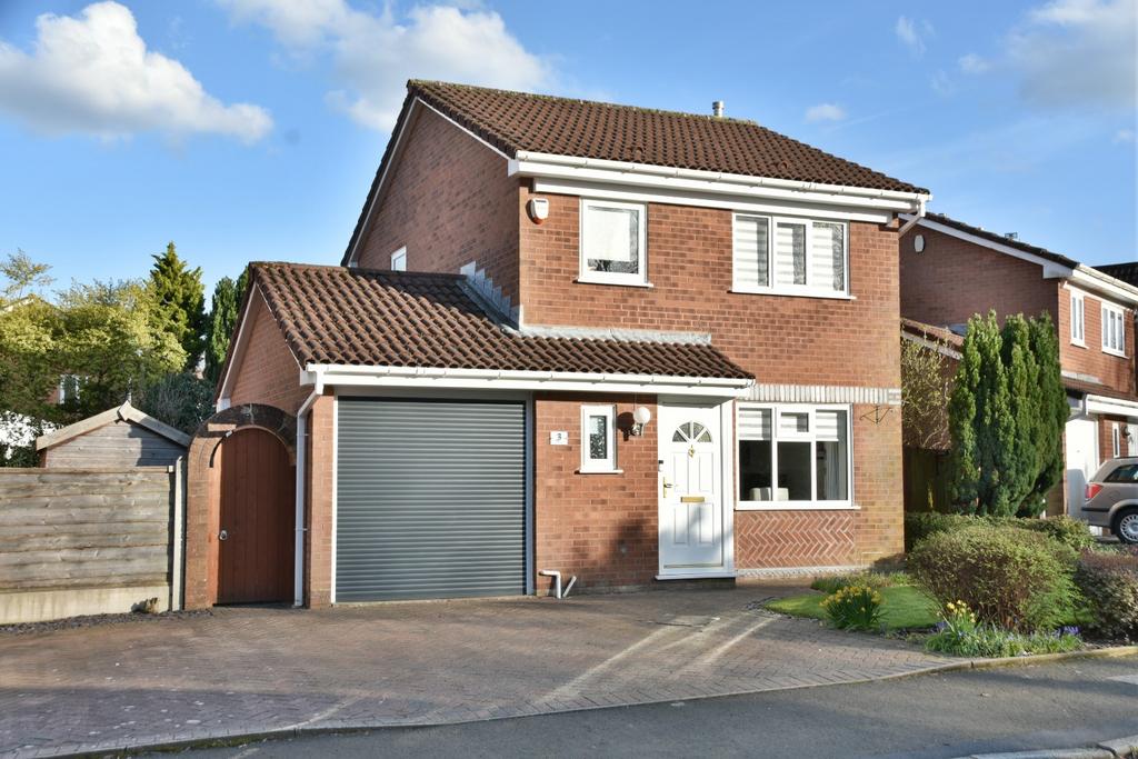 Turnberry, Bolton, Lancashire, BL3 4 3 bed detached house - £225,000