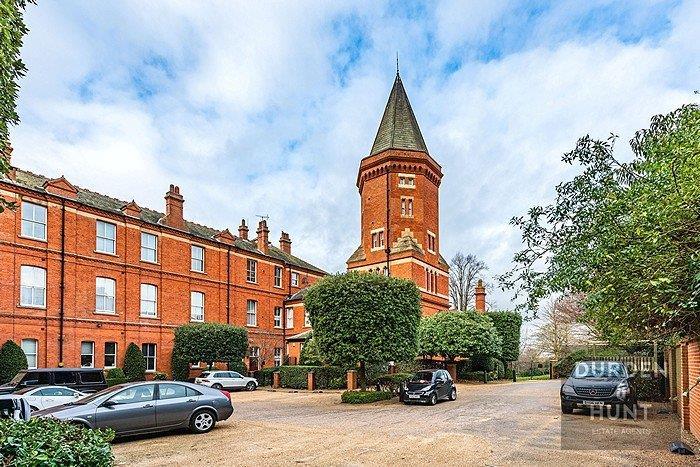 Tavistock House, Repton Park, IG8 2 bed apartment - £2,500 pcm (£577 pw)