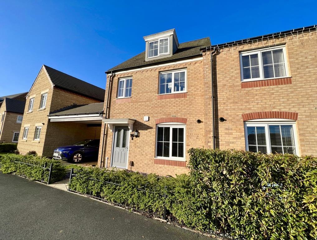 Dragonfly Way Pineham Northampton Nn4 3 Bed Townhouse For Sale £315 000