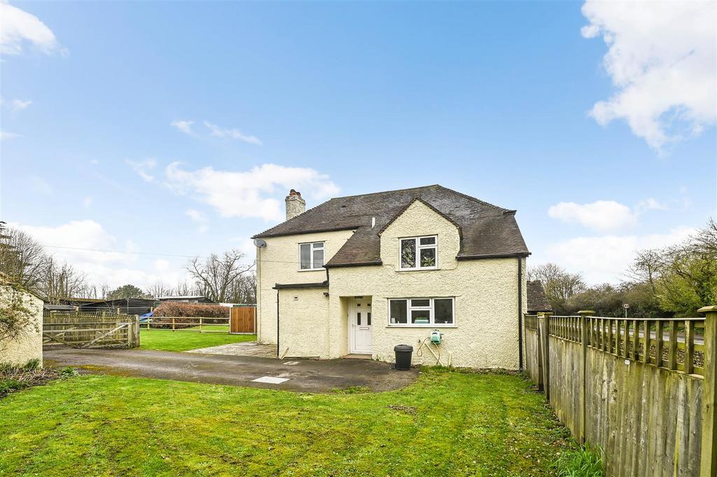 Fontwell Avenue, Eastergate 3 bed semi-detached house - £425,000