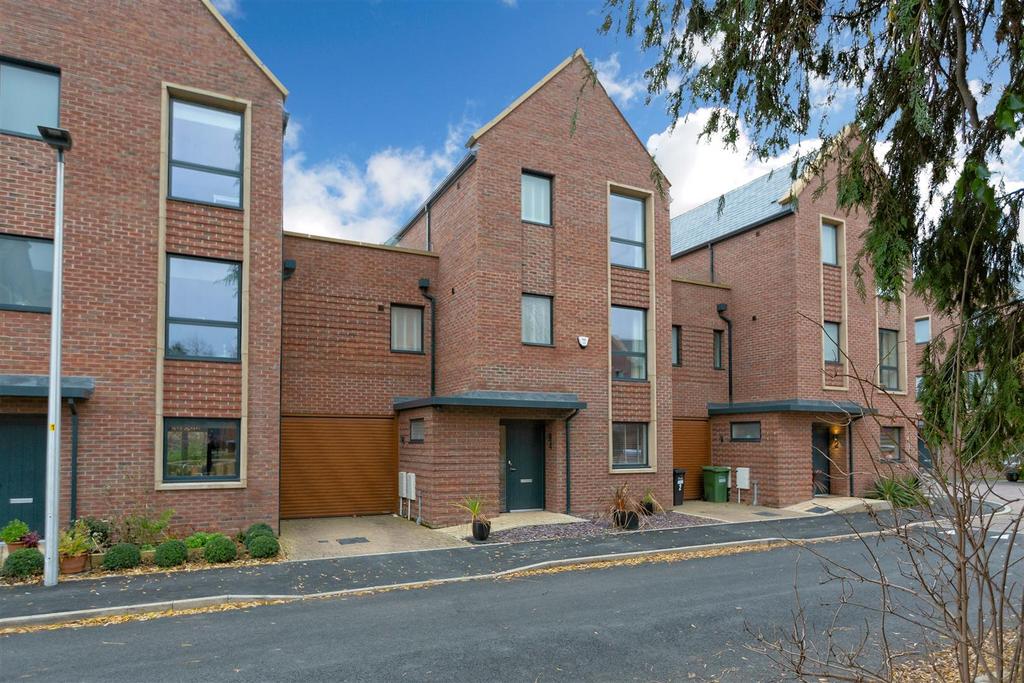 4 Headmaster Row, Radbrook Village... 4 bed townhouse - £550,000